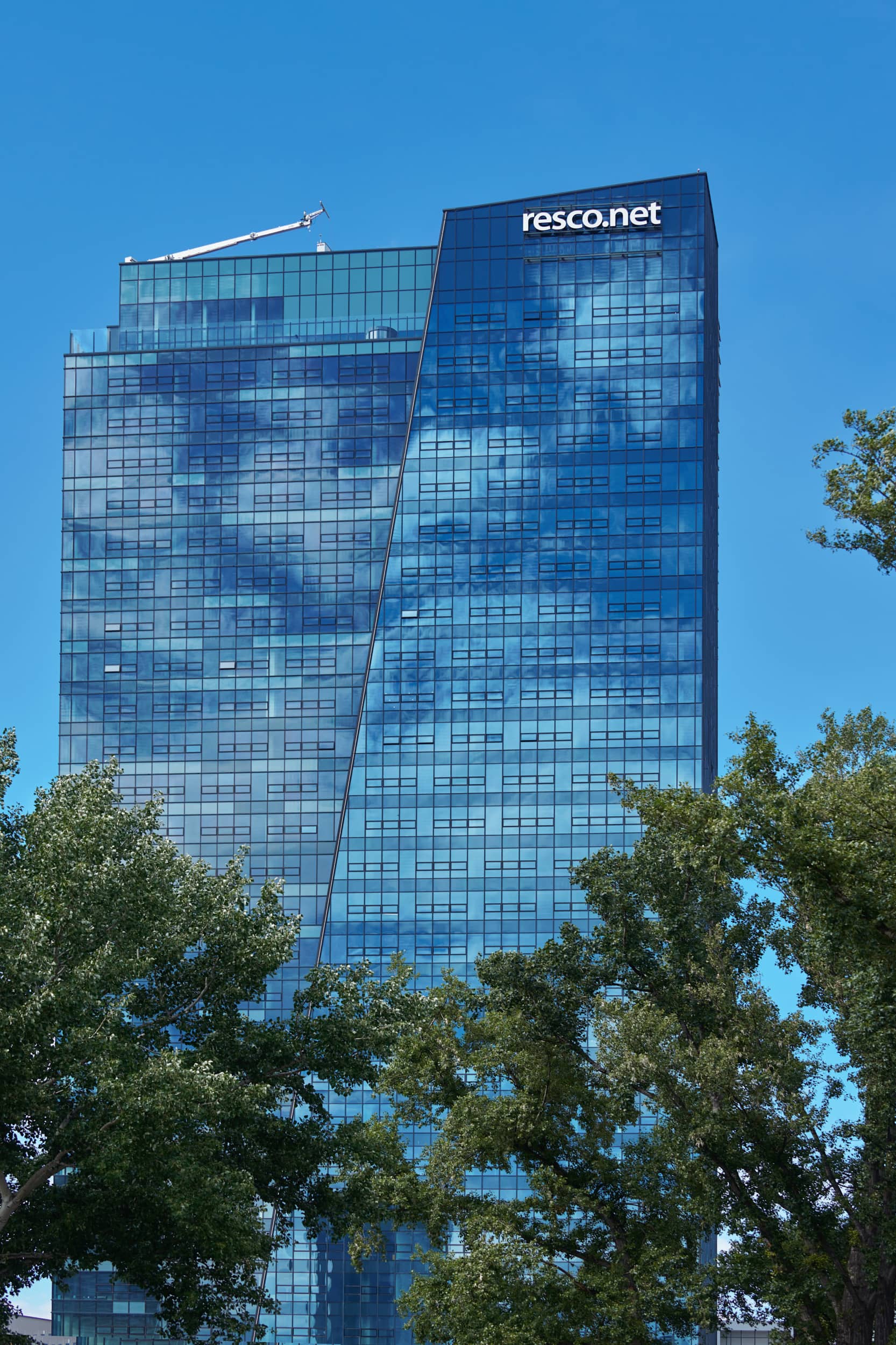 Nivy Tower je medzi top 10 kancelárskymi budovami sveta. Ako jediná na ...